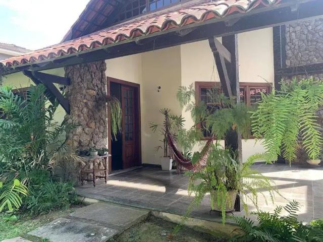 Casa / Sobrado em Condomínio para Venda em Niterói/RJ Itaipu 5 Quartos