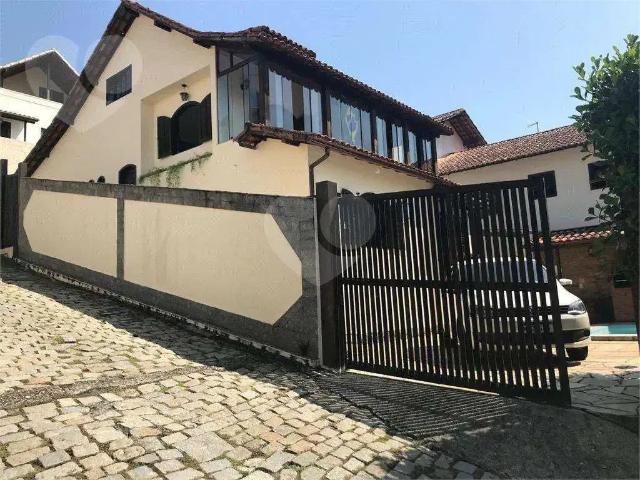 Casa / Sobrado em Condomínio para Venda em Niterói/RJ Maria Paula 3 Quartos