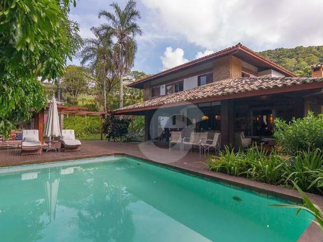 Casa / Sobrado em Condomínio para Venda em Niterói/RJ Piratininga 6 Quartos