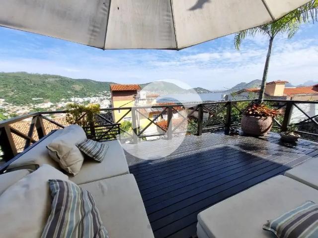 Casa / Sobrado em Condomínio para Venda em Niterói/RJ São Francisco 5 Quartos