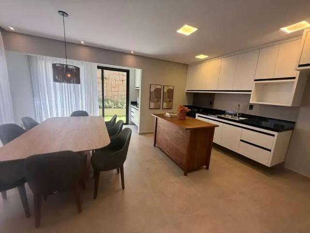 Casa / Sobrado em Condomínio para Venda em Atibaia/SP Chácaras Interlagos 3 Quartos