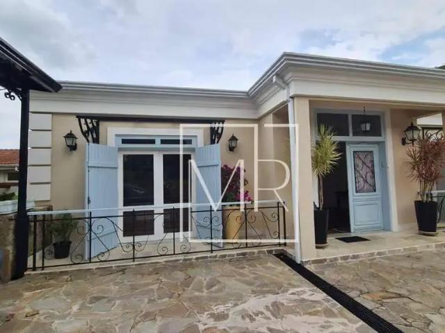 Casa / Sobrado em Condomínio para Venda em Atibaia/SP Condomínio Flamboyant B 5 Quartos
