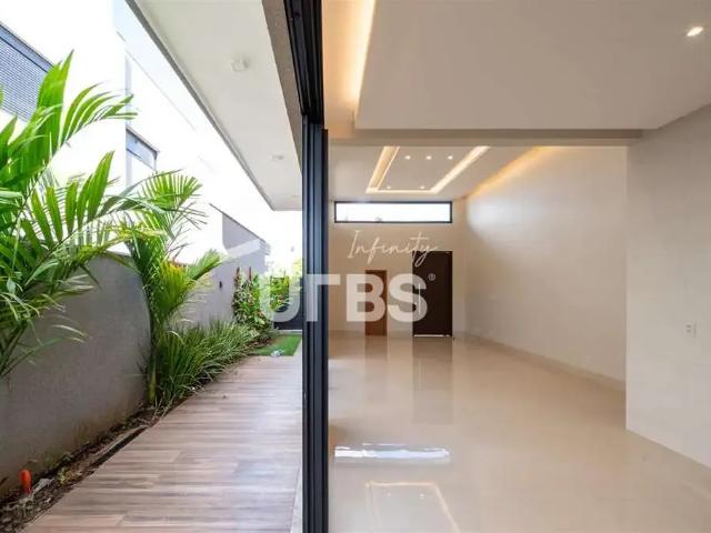Casa / Sobrado em Condomínio para Venda em Aparecida de Goiânia/GO Jardim Cristal 3 Quartos