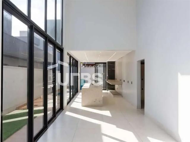 Casa / Sobrado em Condomínio para Venda em Aparecida de Goiânia/GO Parqville Pinheiros 4 Quartos