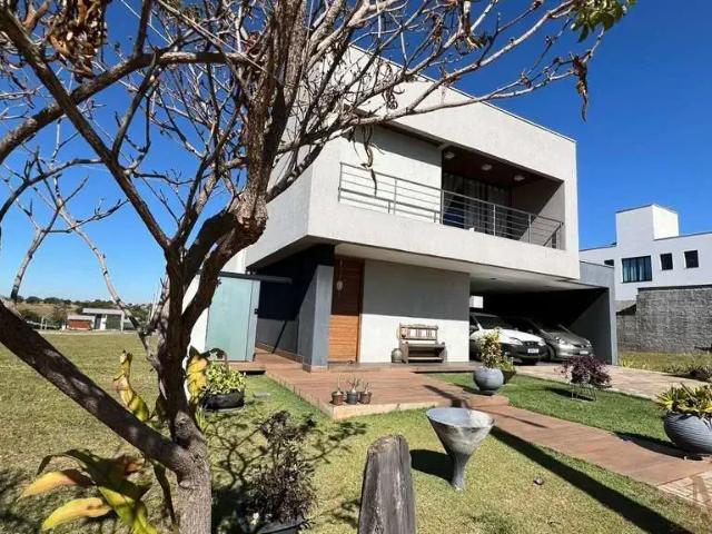 Casa / Sobrado em Condomínio para Venda em Aparecida de Goiânia/GO Parqville Pinheiros 3 Quartos