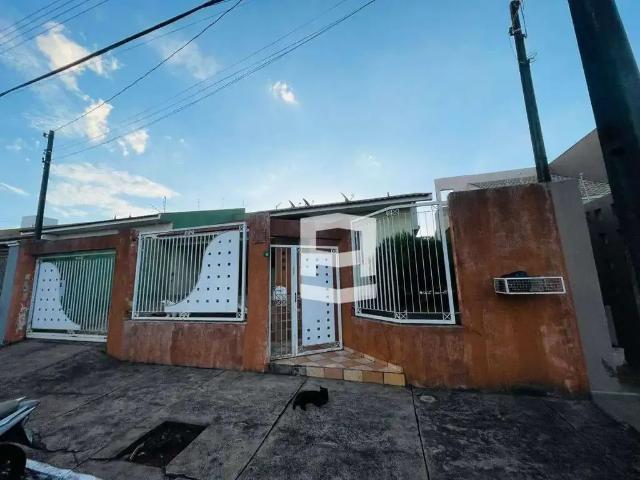 Casa / Sobrado em Condomínio para Venda em Apucarana/PR Jardim Portal do Lago 3 Quartos