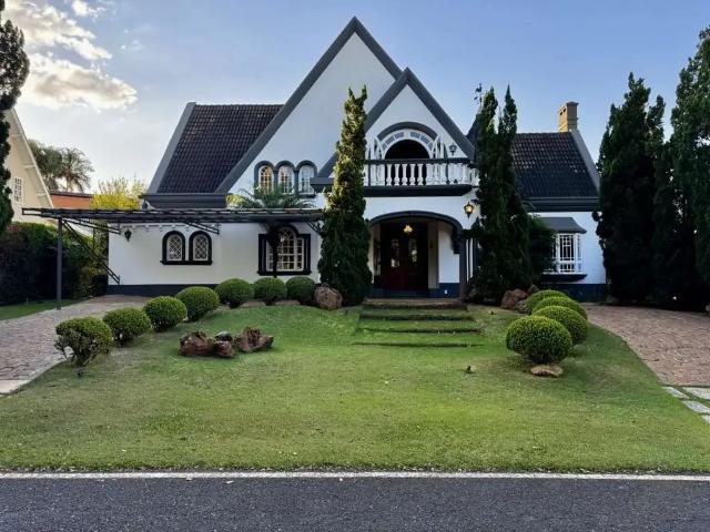 Casa / Sobrado em Condomínio para Venda em Araçoiaba da Serra/SP Centro 5 Quartos