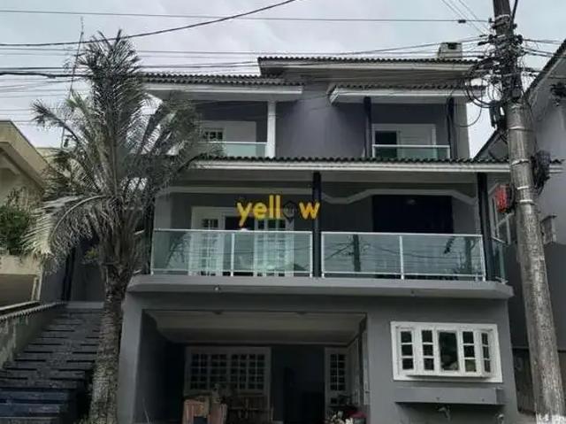 Casa / Sobrado em Condomínio para Venda em Arujá/SP Arujá 5 3 Quartos