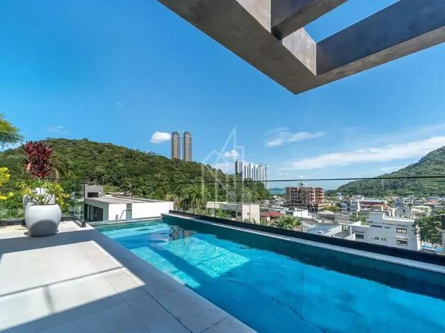 Casa / Sobrado em Condomínio para Venda em Balneário Camboriú/SC Barra 4 Quartos