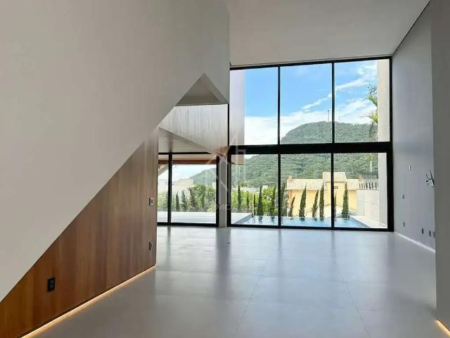 Casa / Sobrado em Condomínio para Venda em Balneário Camboriú/SC Barra 4 Quartos