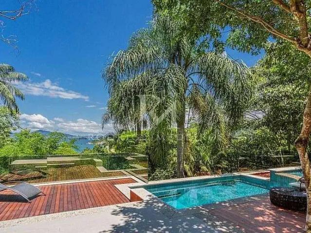 Casa / Sobrado em Condomínio para Venda em Balneário Camboriú/SC Praia do Estaleiro 4 Quartos
