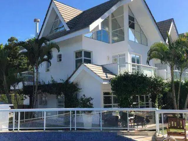 Casa / Sobrado em Condomínio para Venda em Balneário Camboriú/SC Praia do Estaleiro 4 Quartos
