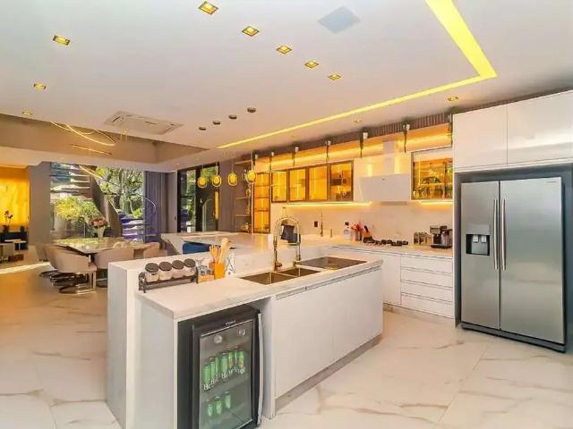 Casa / Sobrado em Condomínio para Venda em Balneário Camboriú/SC Praia do Estaleiro 4 Quartos