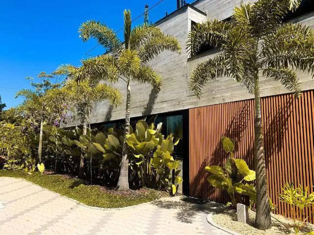 Casa / Sobrado em Condomínio para Venda em Balneário Camboriú/SC Praia do Estaleiro 4 Quartos