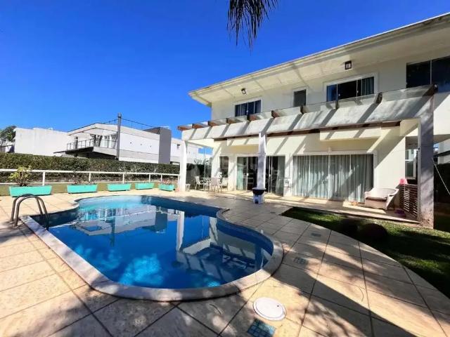 Casa / Sobrado em Condomínio para Venda em Balneário Camboriú/SC Praia do Estaleiro 4 Quartos