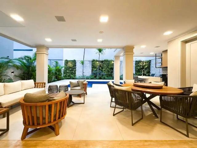 Casa / Sobrado em Condomínio para Venda em Barueri/SP Centro Comercial Jubran 4 Quartos