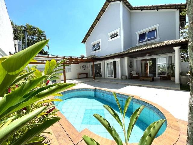 Casa / Sobrado em Condomínio para Venda em Santana de Parnaíba/SP Alphaville 4 Quartos