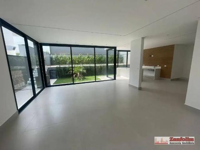 Casa / Sobrado em Condomínio para Venda em Barueri/SP Centro Comercial Jubran 5 Quartos