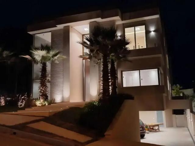 Casa / Sobrado em Condomínio para Venda em Barueri/SP Condomínio Centro Comercial Alphaville 4 Quartos