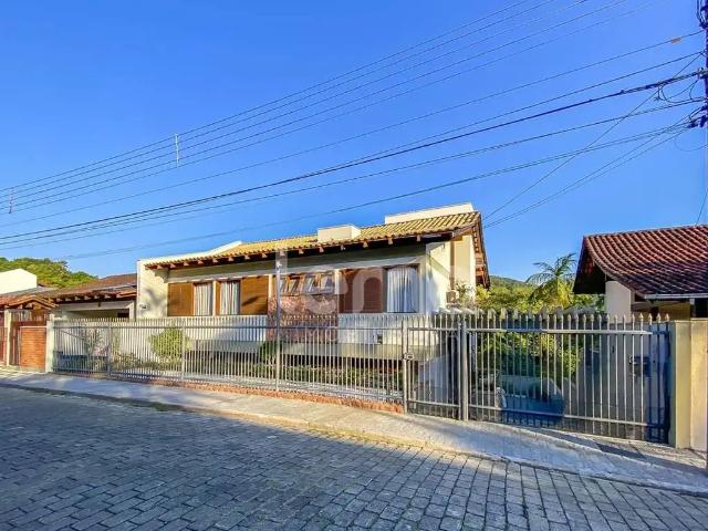 Casa / Sobrado em Condomínio para Venda em Blumenau/SC Garcia 3 Quartos