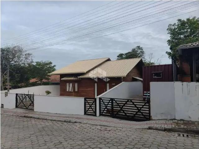 Casa / Sobrado em Condomínio para Venda em Bombinhas/SC Canto Grande 3 Quartos