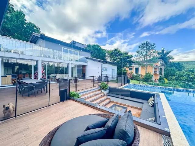 Casa / Sobrado em Condomínio para Venda em Bragança Paulista/SP Condomínio Jardim das Palmeiras 5 Quartos