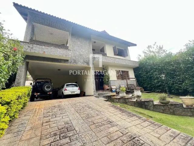 Casa / Sobrado em Condomínio para Venda em Bragança Paulista/SP Lagos de Santa Helena 5 Quartos