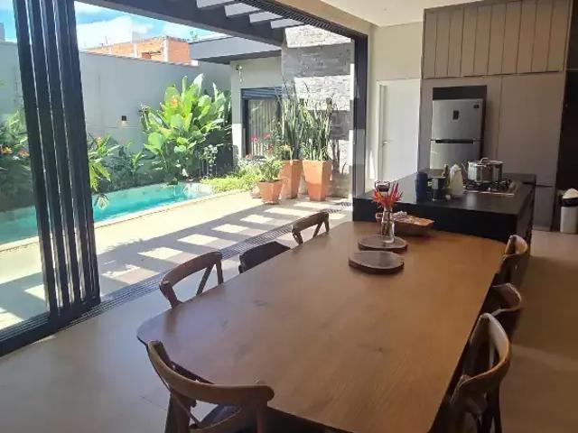 Casa / Sobrado em Condomínio para Venda em Cuiabá/MT Condomínio Residencial Florais dos Lagos 3 Quartos