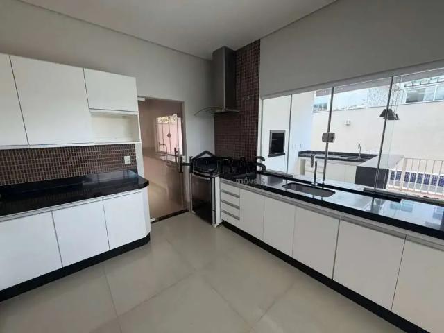 Casa / Sobrado em Condomínio para Venda em Cuiabá/MT Jardim Imperial 3 Quartos