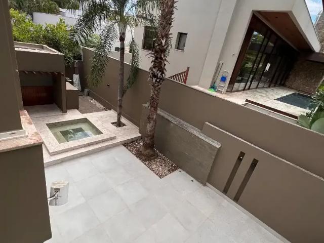 Casa / Sobrado em Condomínio para Venda em Cuiabá/MT Jardim Itália 4 Quartos