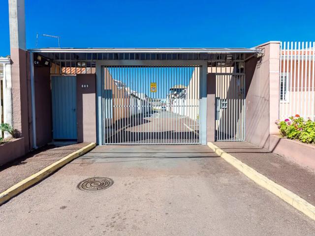 Casa / Sobrado em Condomínio para Venda em Curitiba/PR Fazendinha 3 Quartos