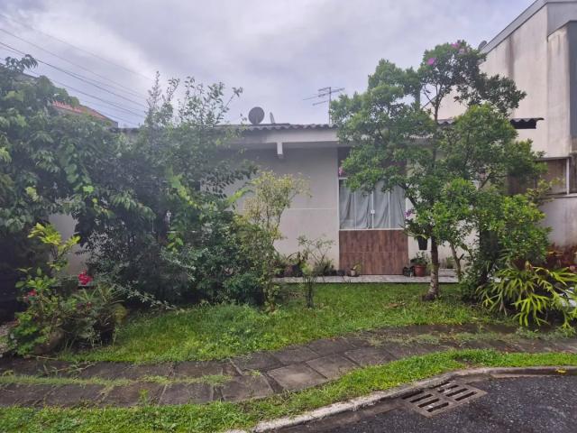 Casa / Sobrado em Condomínio para Venda em Curitiba/PR Uberaba 3 Quartos