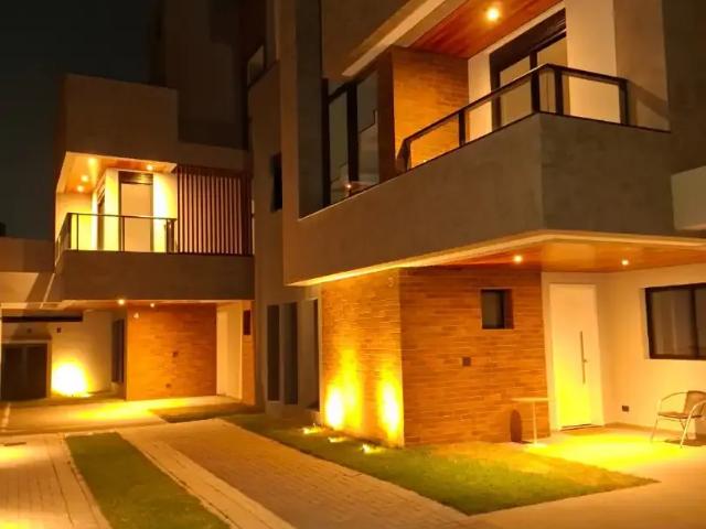 Casa / Sobrado em Condomínio para Venda em Curitiba/PR Xaxim 3 Quartos