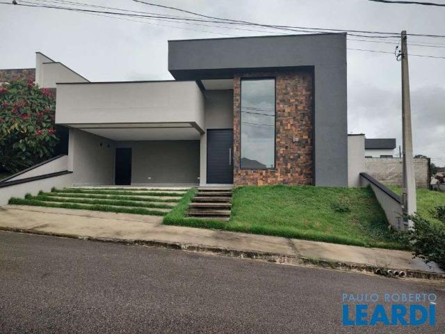 Casa / Sobrado em Condomínio para Venda em Caçapava/SP Condomínio Terras do Vale 3 Quartos