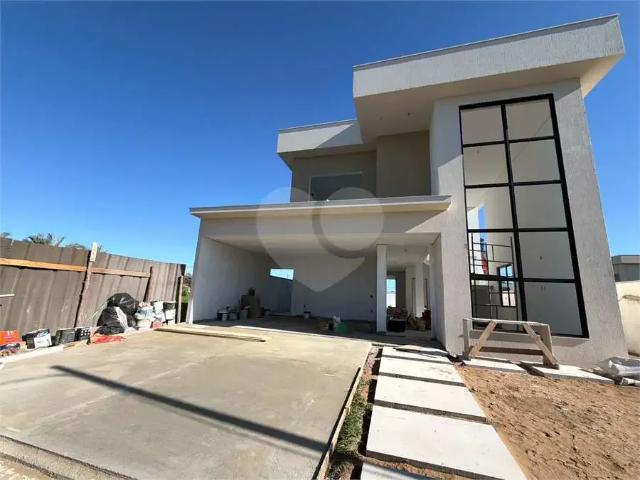 Casa / Sobrado em Condomínio para Venda em Cabo Frio/RJ Ogiva 4 Quartos