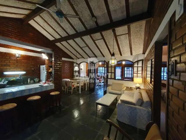 Casa / Sobrado em Condomínio para Venda em Cabo Frio/RJ Palmeiras 4 Quartos