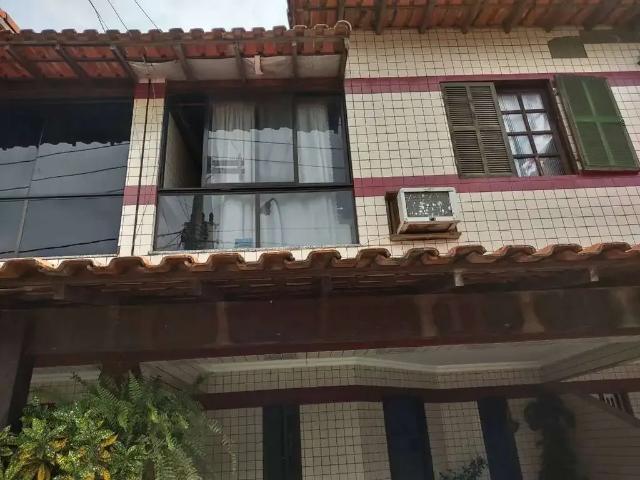 Casa / Sobrado em Condomínio para Venda em Cabo Frio/RJ Palmeiras 2 Quartos