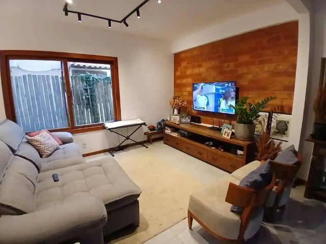 Casa / Sobrado em Condomínio para Venda em Cabo Frio/RJ Parque Burle 3 Quartos
