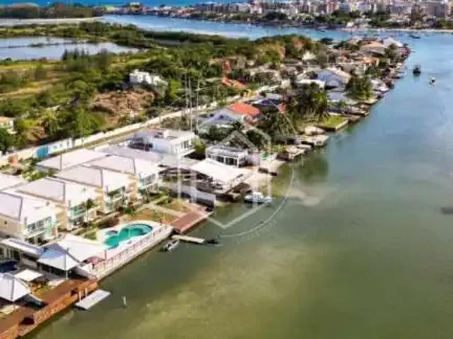 Casa / Sobrado em Condomínio para Venda em Cabo Frio/RJ Peró 4 Quartos