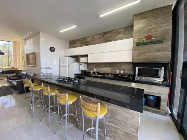 Casa / Sobrado em Condomínio para Venda em Caldas Novas/GO Condomínio Marinas di Caldas 4 Quartos