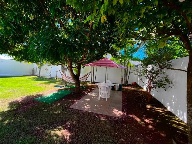 Casa / Sobrado em Condomínio para Venda em Camaçari/BA Abrantes 4 Quartos