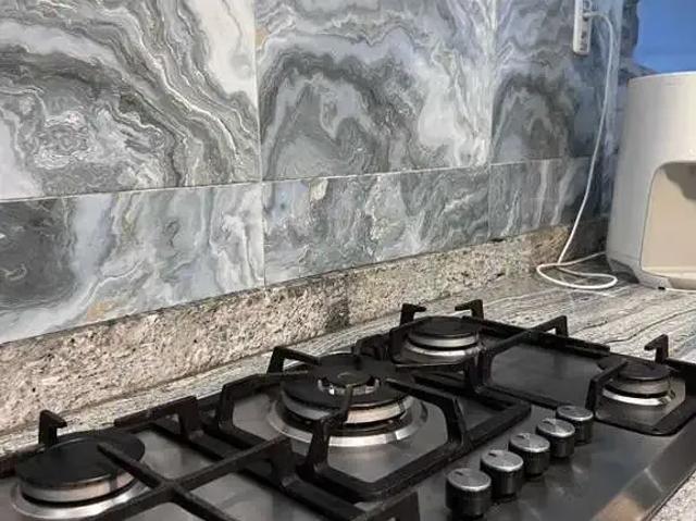 Casa / Sobrado em Condomínio para Venda em Camaçari/BA Abrantes 4 Quartos