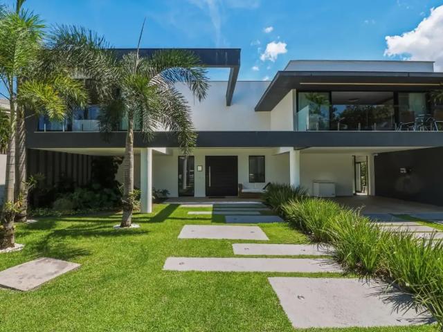Casa / Sobrado em Condomínio para Venda em Camaçari/BA Busca Vida 6 Quartos