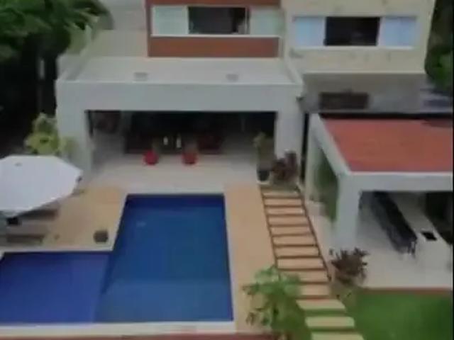 Casa / Sobrado em Condomínio para Venda em Camaçari/BA Monte Gordo 6 Quartos