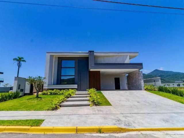 Casa / Sobrado em Condomínio para Venda em Camboriú/SC Centro 3 Quartos