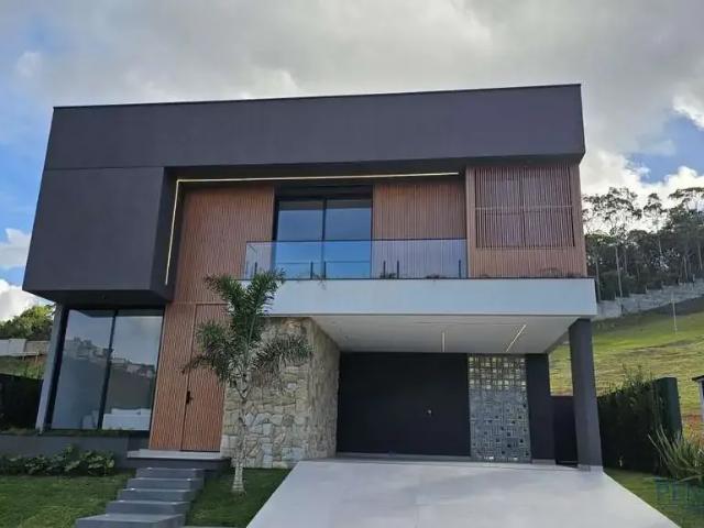 Casa / Sobrado em Condomínio para Venda em Camboriú/SC Centro 4 Quartos
