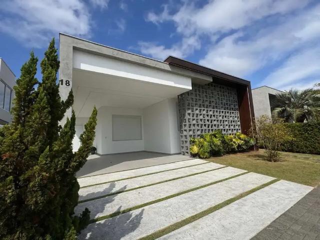 Casa / Sobrado em Condomínio para Venda em Camboriú/SC Centro 4 Quartos