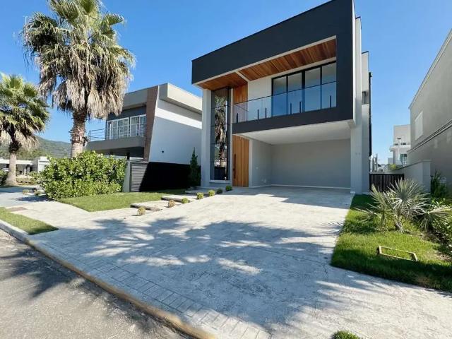 Casa / Sobrado em Condomínio para Venda em Camboriú/SC Santa Regina 4 Quartos