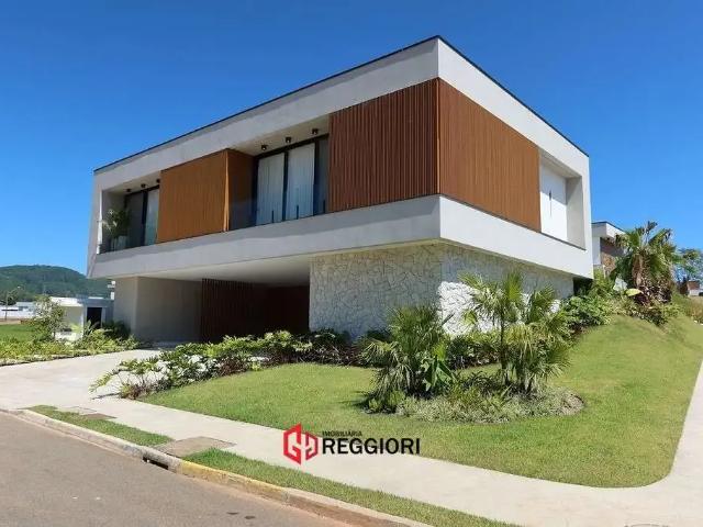 Casa / Sobrado em Condomínio para Venda em Camboriú/SC Santa Regina 5 Quartos