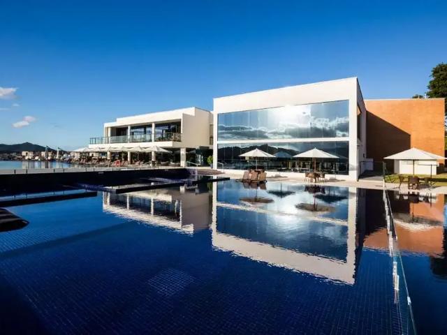 Casa / Sobrado em Condomínio para Venda em Camboriú/SC Santa Regina 5 Quartos